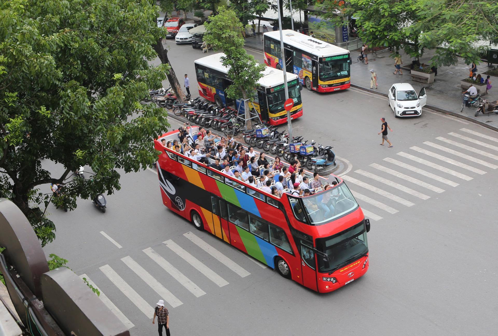 Ha Noi’s open top bus to run during evenings from August 1 - Vietnam ...